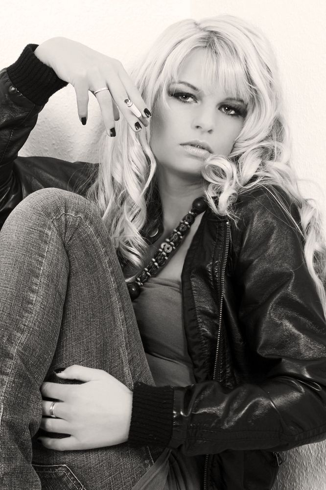 Model: Lina Foto & Bild | portrait, portrait frauen, studio Bilder auf ...