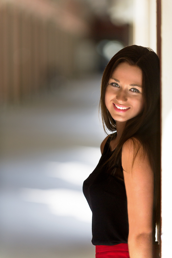 Model Shooting Outdoor Foto & Bild | outdoor, woman, available light ...