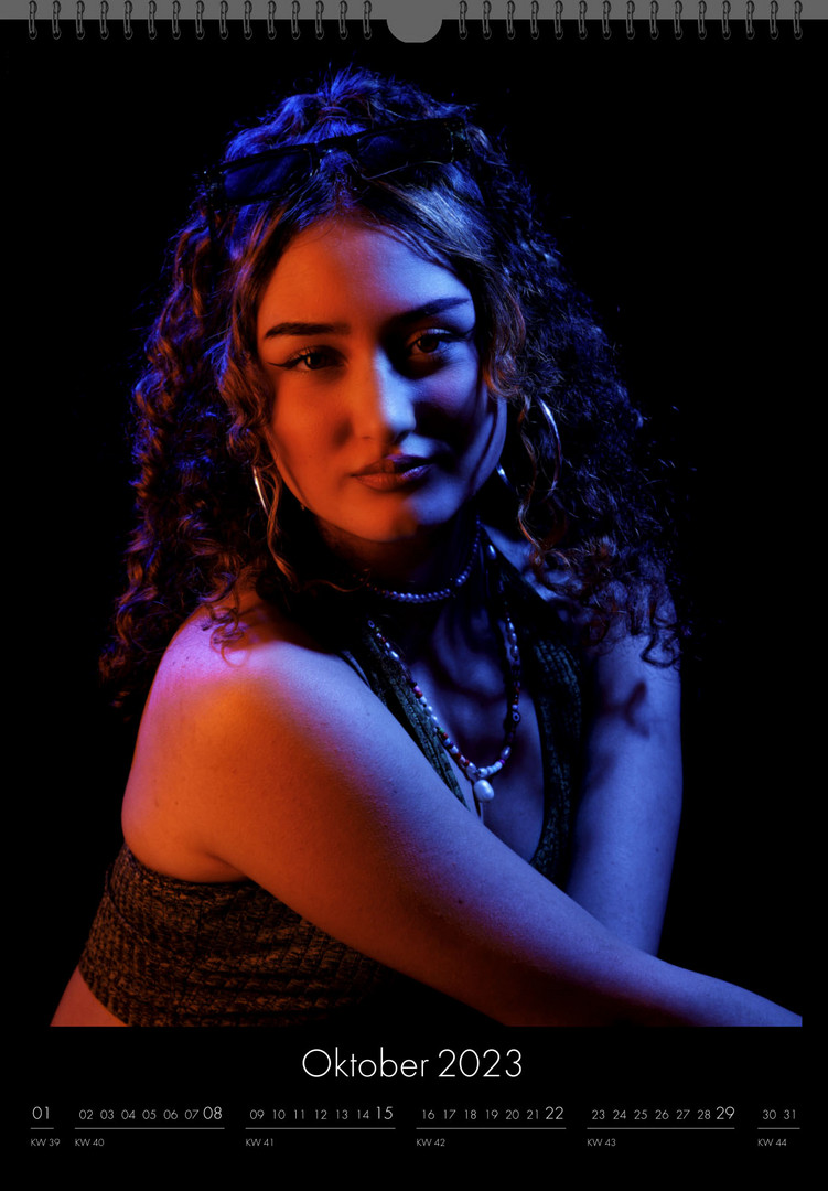 Modelkalender Oktober 2023 Foto & Bild | erwachsene menschen, portraits erwachsener, studio ...