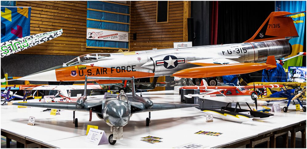 Modellflugzeug - Ausstellung Foto & Bild | airplane, verkehr, technik ...