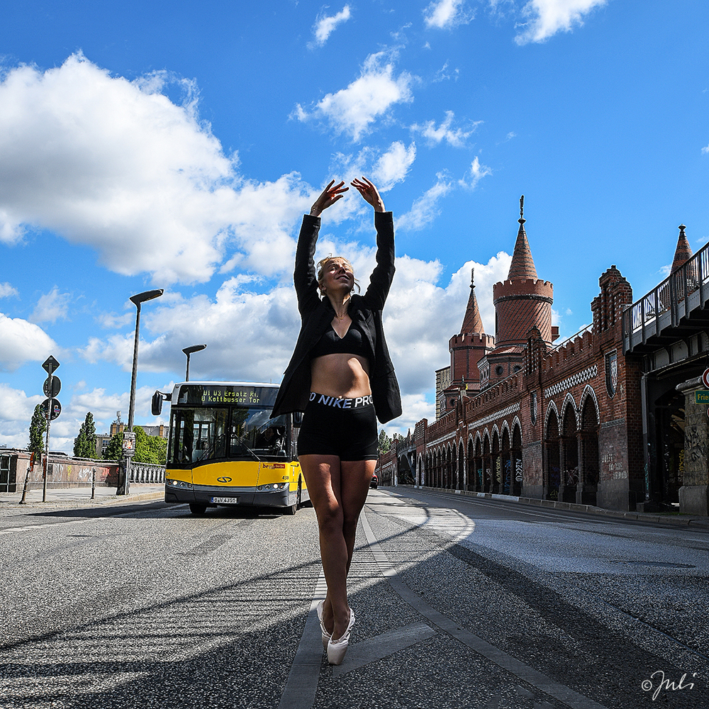 Modern Ballerina Foto & Bild | sport, berlin, oberbaumbrücke Bilder auf fotocommunity