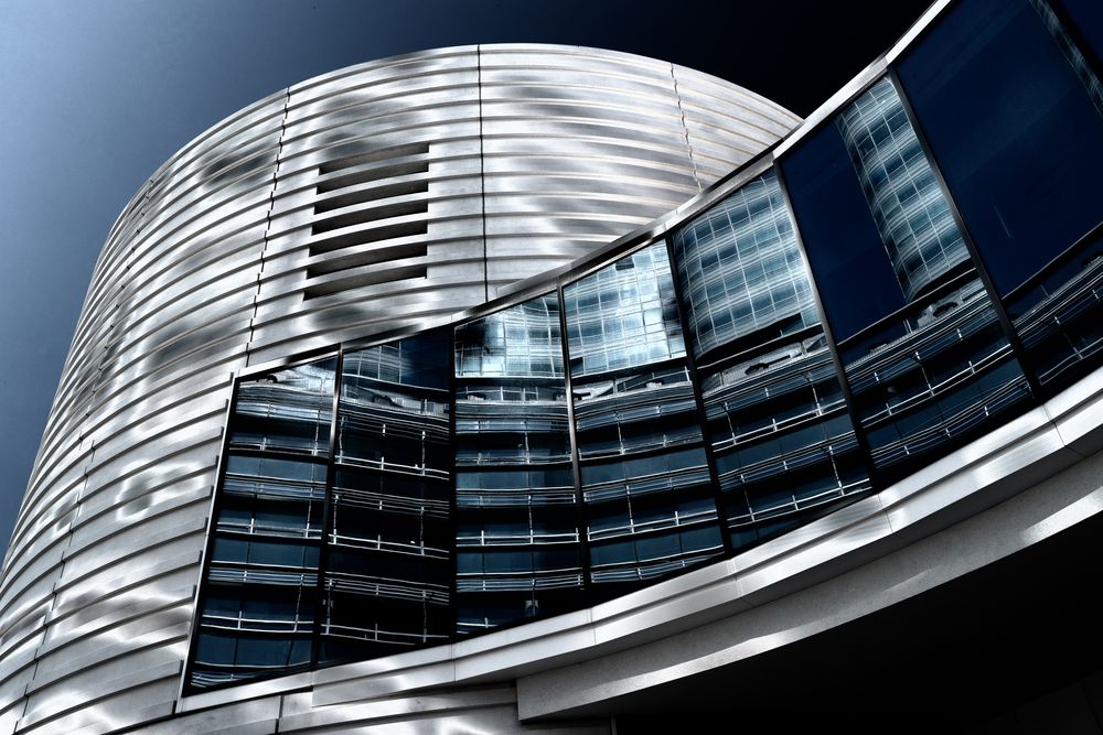 modern Vienna Foto & Bild | architektur, hochhäuser, profanbauten ...