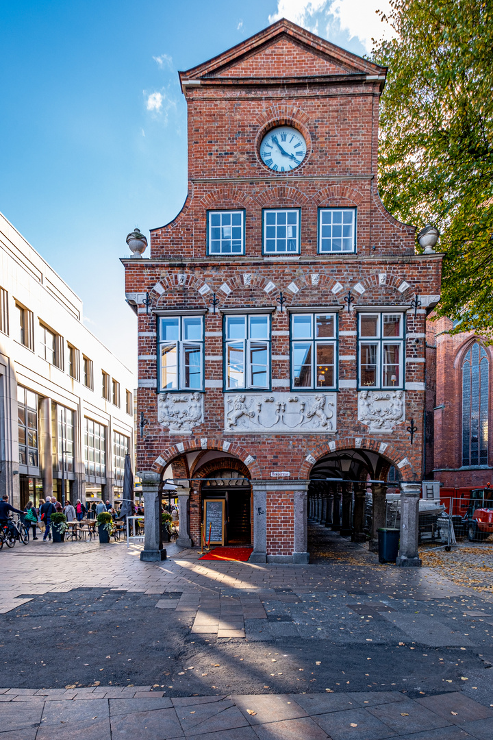 Moderne kontra historische Architektur Foto & Bild | architektur, stadtlandschaft, profanbauten ...