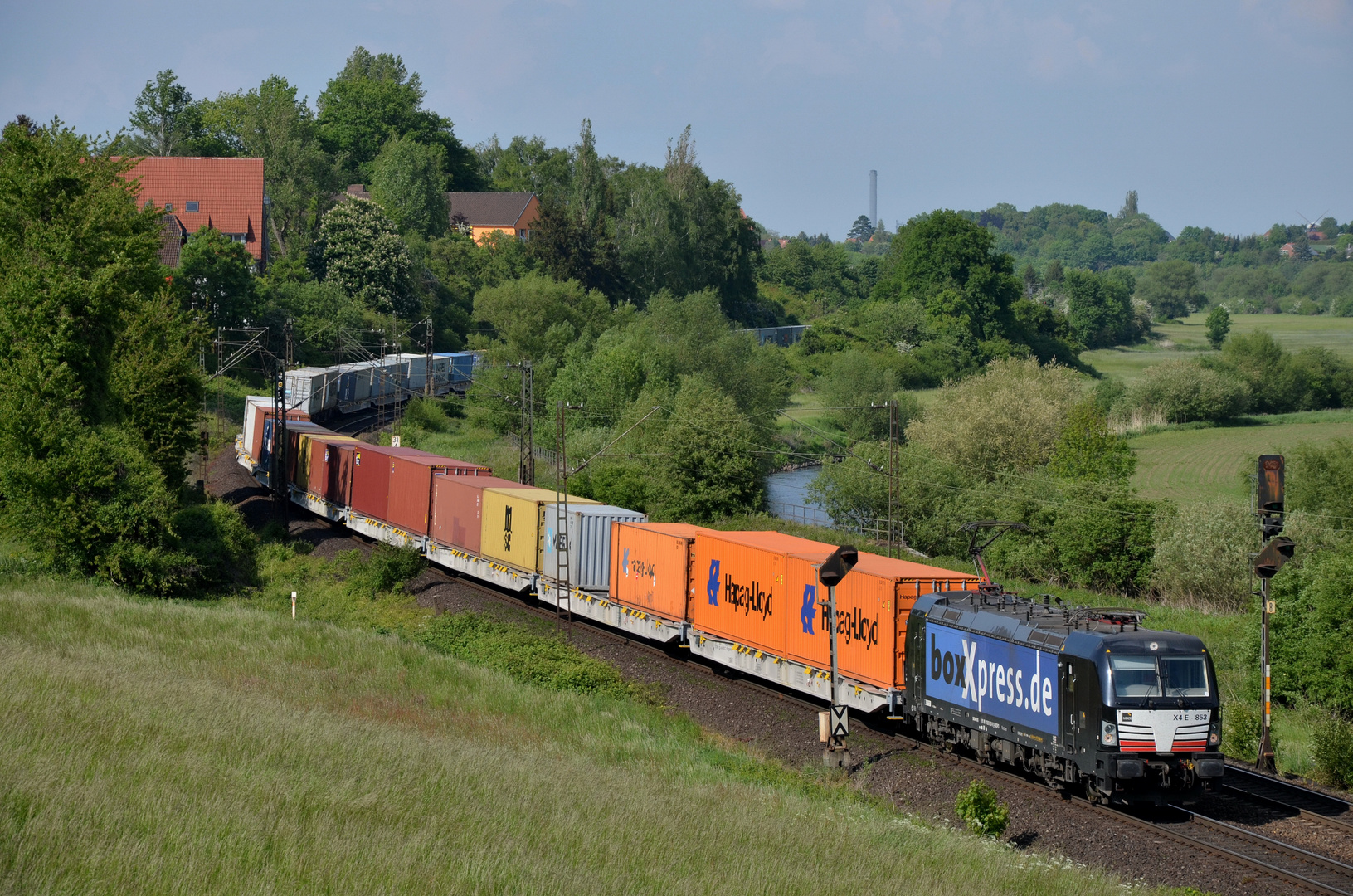 Moderner Containerzug Foto & Bild | loks, lok, container Bilder auf ...