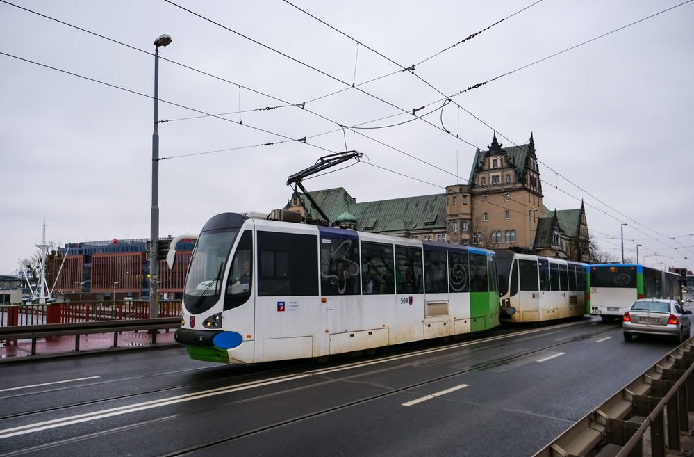 Modertrans Moderus Alfa Foto & Bild | brücke, straßenbahn, strassenbahn ...