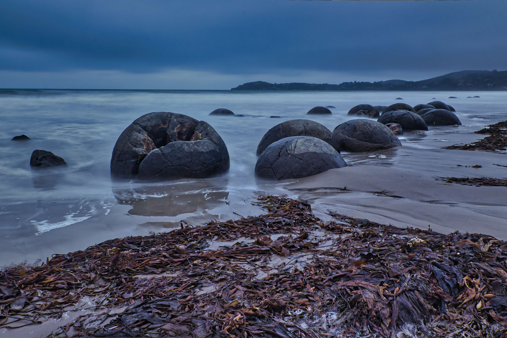 Moeraki Boulders 2 Foto & Bild | world, himmel, meer Bilder auf ...