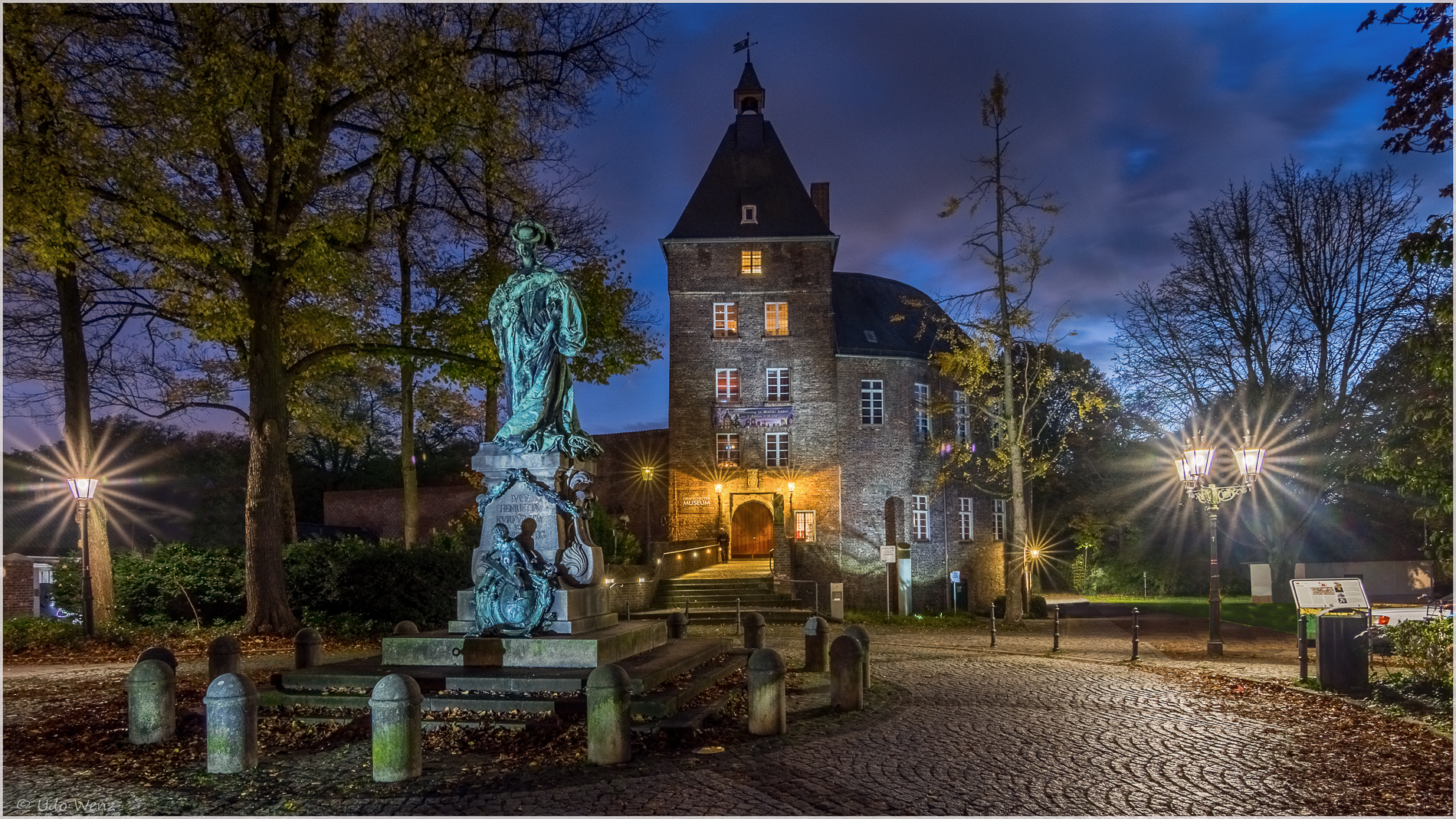 Moerser Schloss Foto & Bild | outdoor, nacht, licht Bilder auf ...