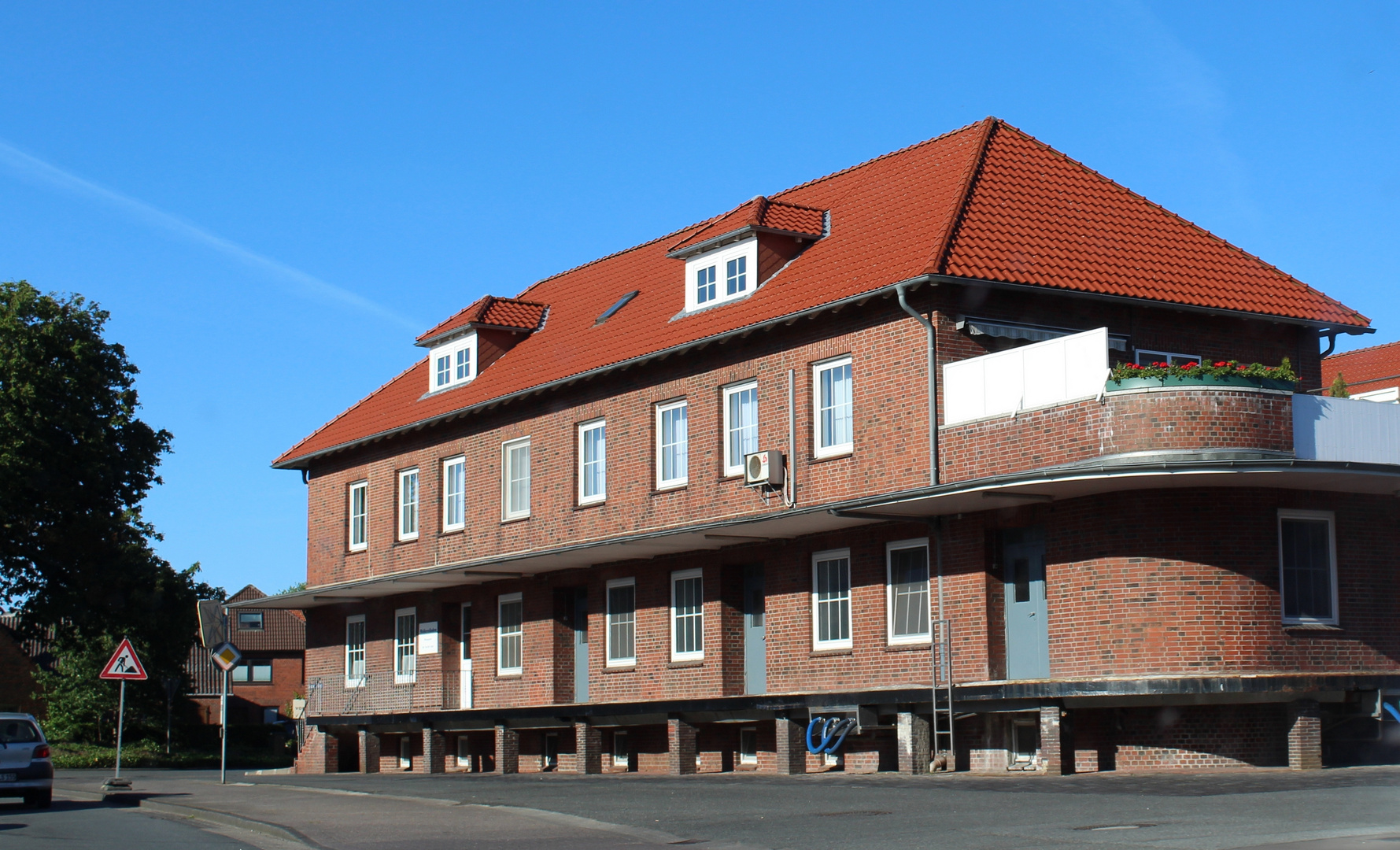 Molkerei in Lamstedt Foto & Bild | outdoor, baum, himmel Bilder auf ...