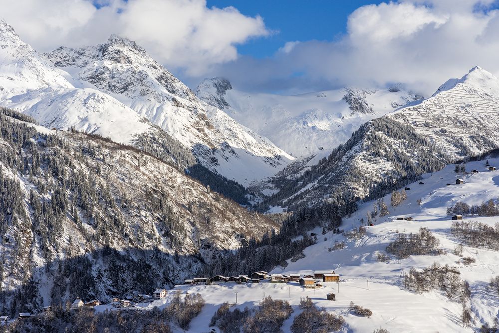Mompé Medel vor dem Piz Medel Foto & Bild | europe, schweiz ...