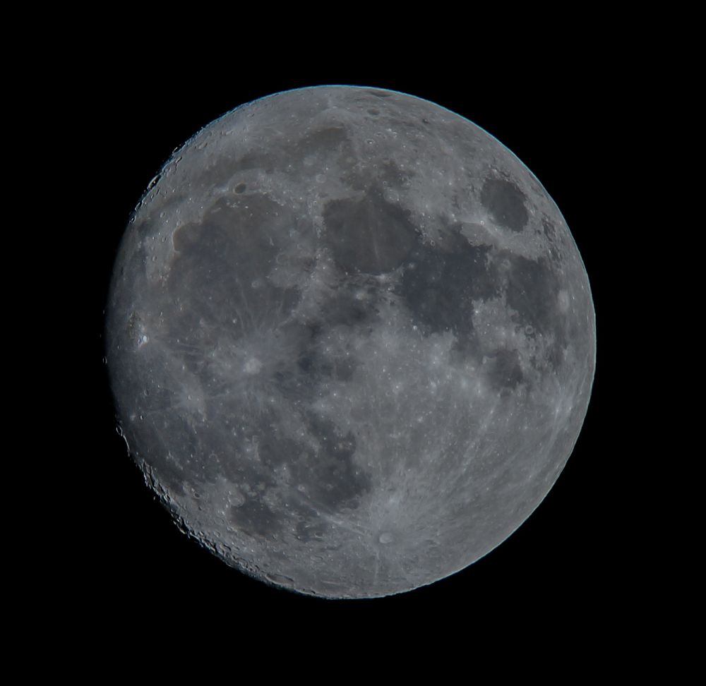 Mond vom 12.02.2014 in Farbe Foto & Bild | mondaufnahmen, himmel ...