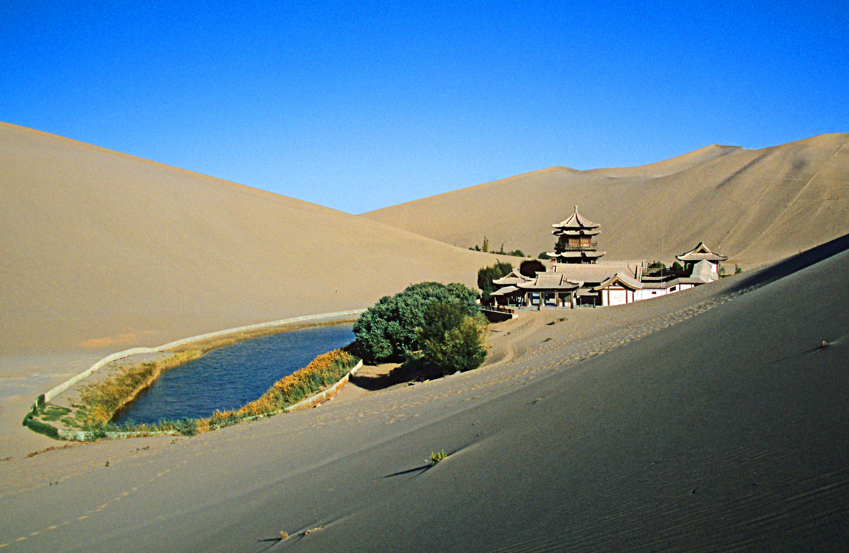 Mondsichelsee, Taklamakan-Wüste (Teil Kumtag), nahe Dunhuang, China ...