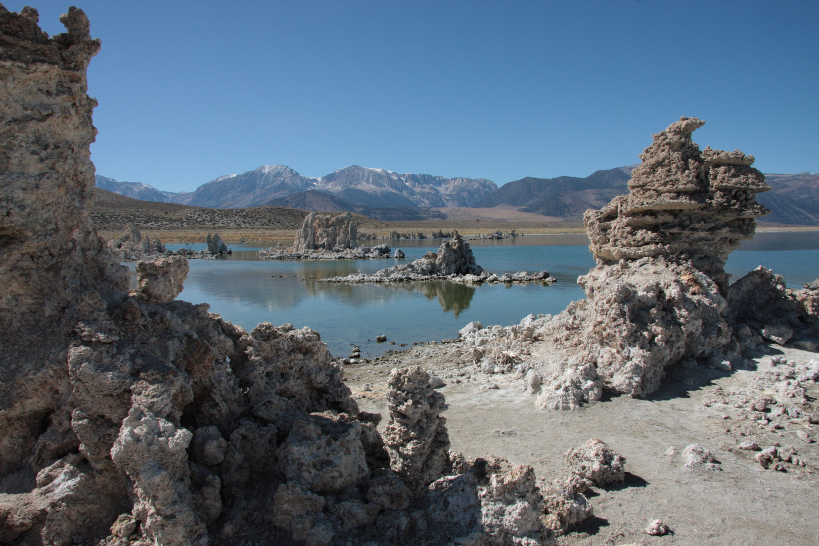 Mono Lake in Kalifornien - salzhaltiger Vulkansee mit Kalktuff ...