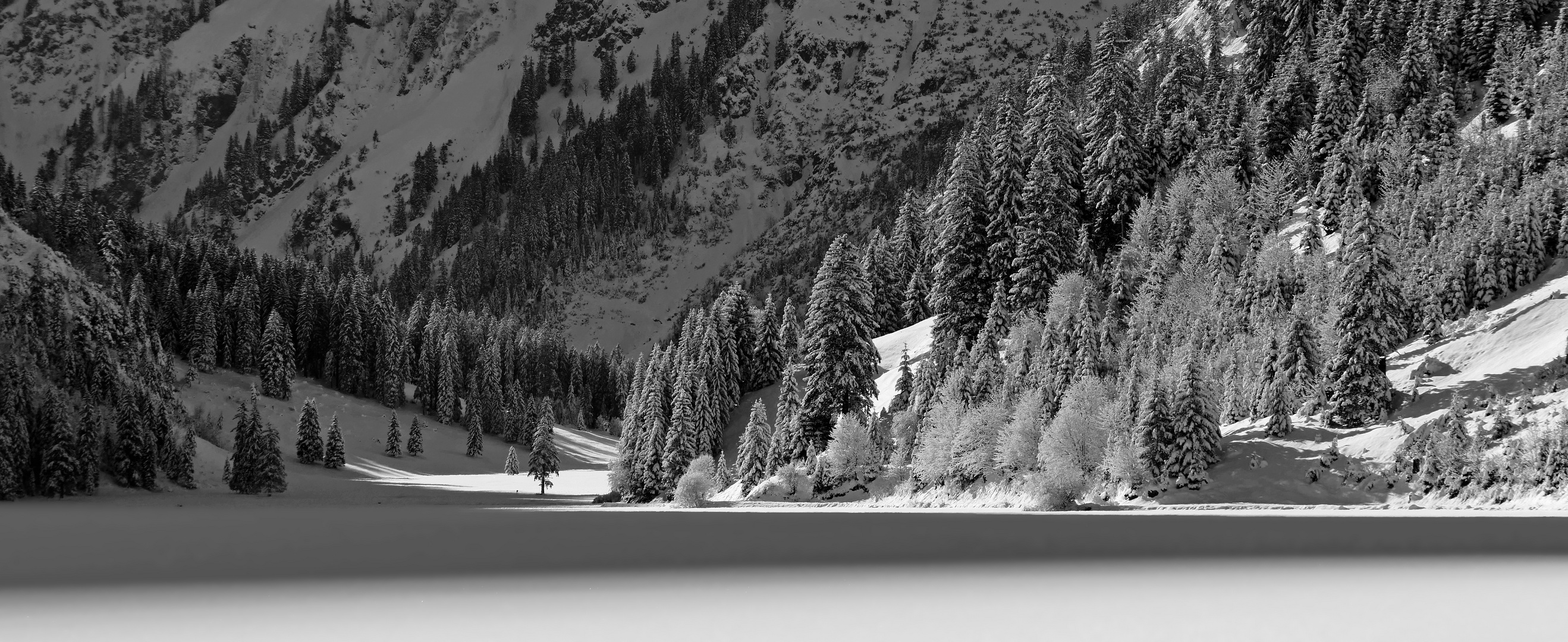 Monochrom mit Tiefenwirkung Foto & Bild | berge, monochrom ...