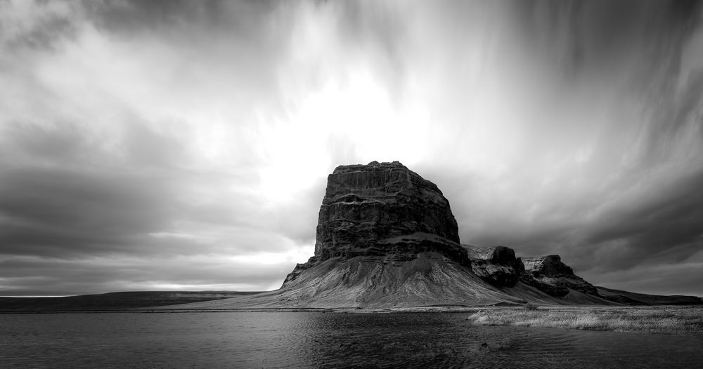 Monolith Pètursey Foto & Bild | spezial, sw, natur Bilder auf fotocommunity
