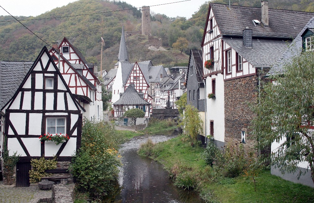 Monreal / Eifel Foto & Bild | architektur, stadtlandschaft ...