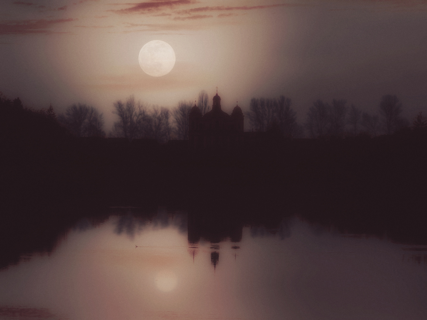 Moonlight Shadow Foto & Bild | wasser, kirche, licht Bilder auf ...