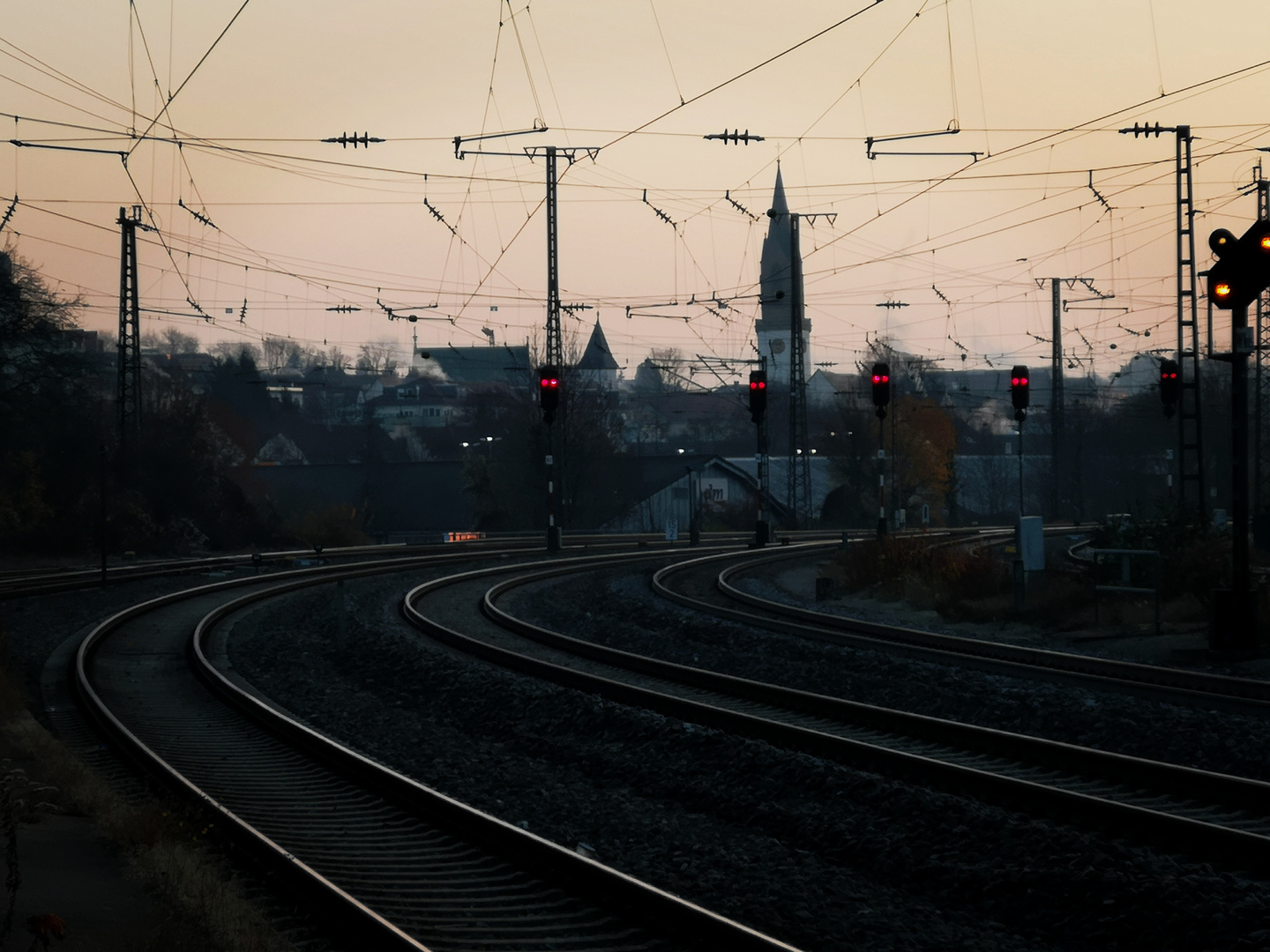 Morgens am Gleis P20-19-col Foto & Bild | morgens, eisenbahn, gleis ...