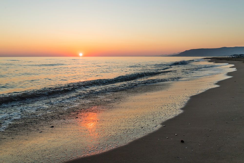 Morgens am Strand Foto & Bild | sunset, wasser, sonne Bilder auf ...