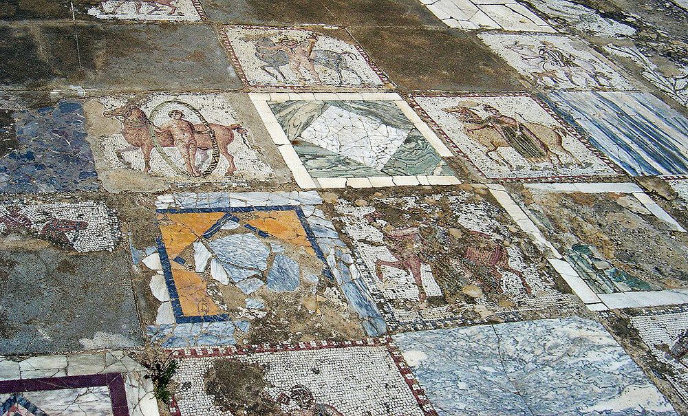 Mosaïque des chevaux - Carthage - fin du IVème siècle photo et image ...