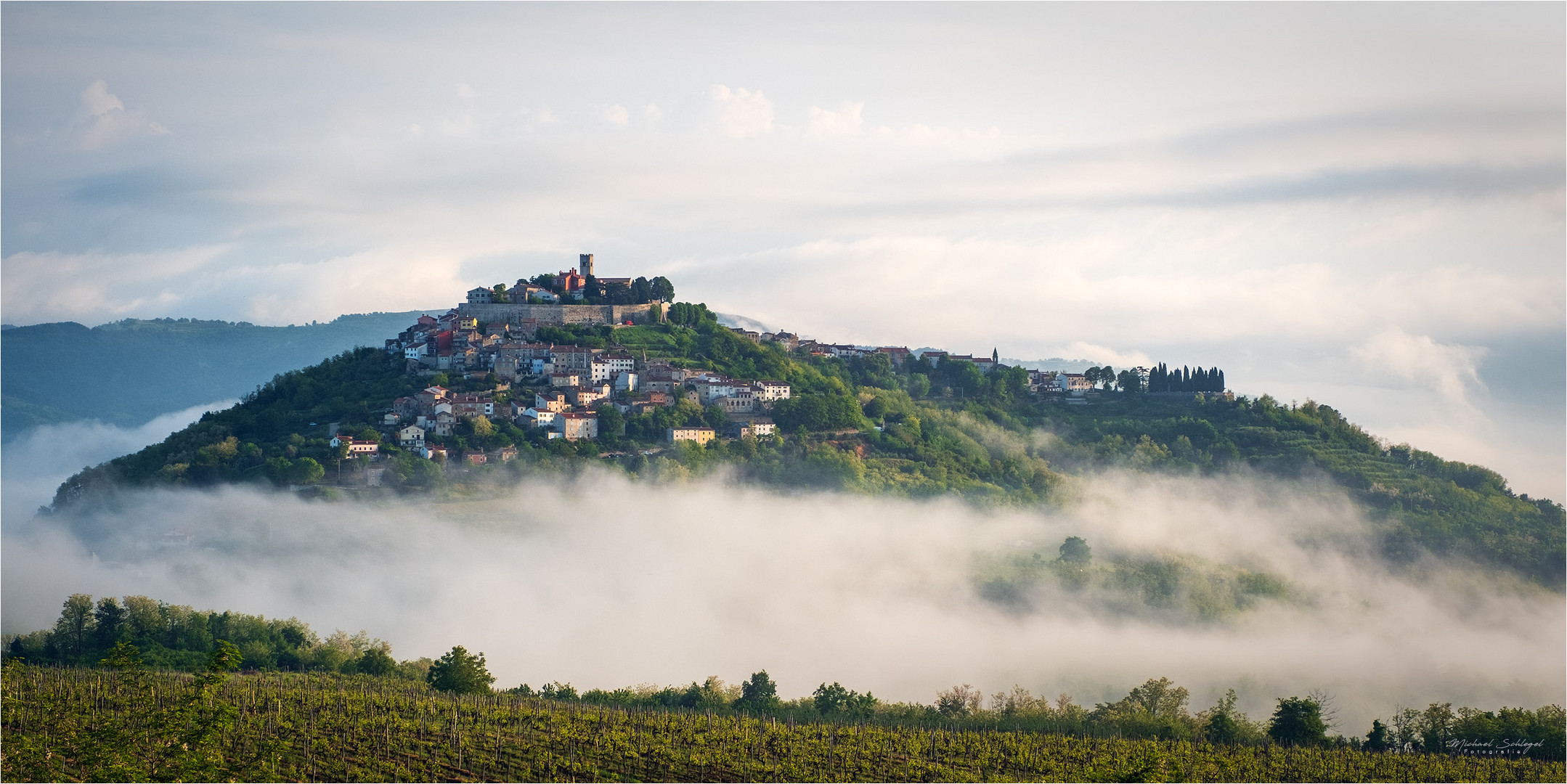 Motovun Foto & Bild | world, sonnenaufgang, panorama Bilder auf ...