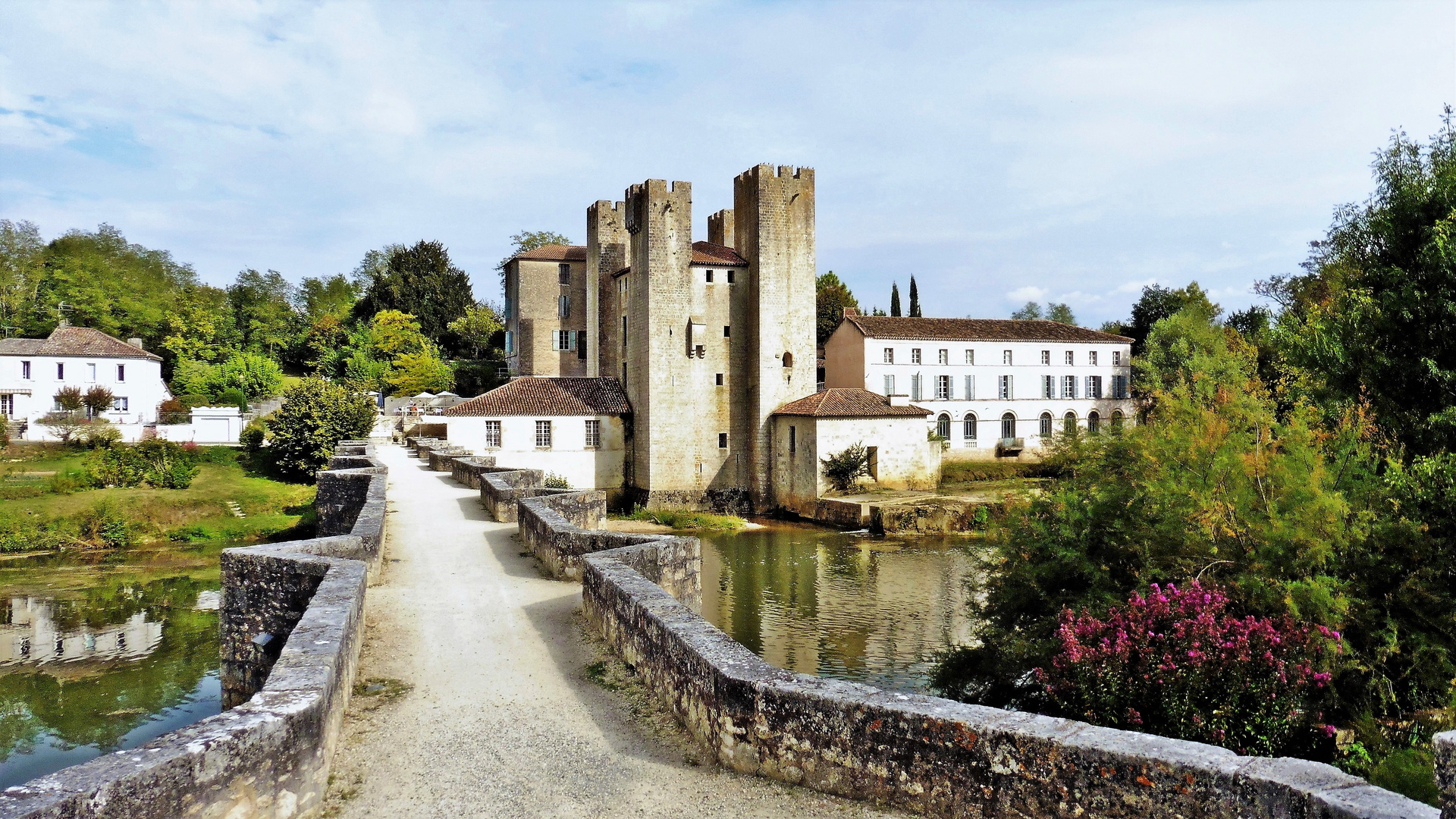 Moulin des Tours de Barbaste photo et image | animations ...
