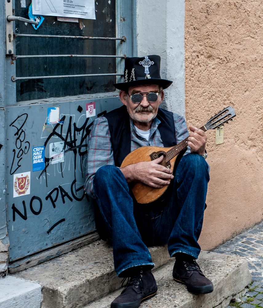 Mudikanten sind in der Stadt . . . . Foto & Bild | streetfotografie mit menschen, street ...