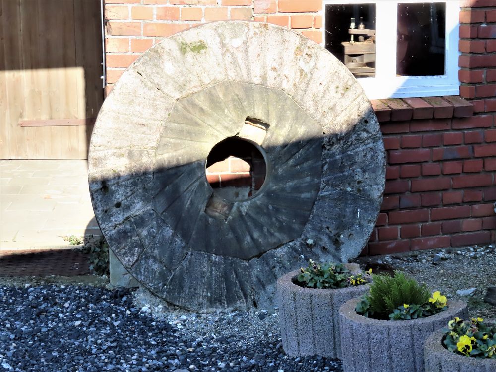 Mühlstein ....wie dazumal Foto & Bild | projekte, wie dazumal, world ...