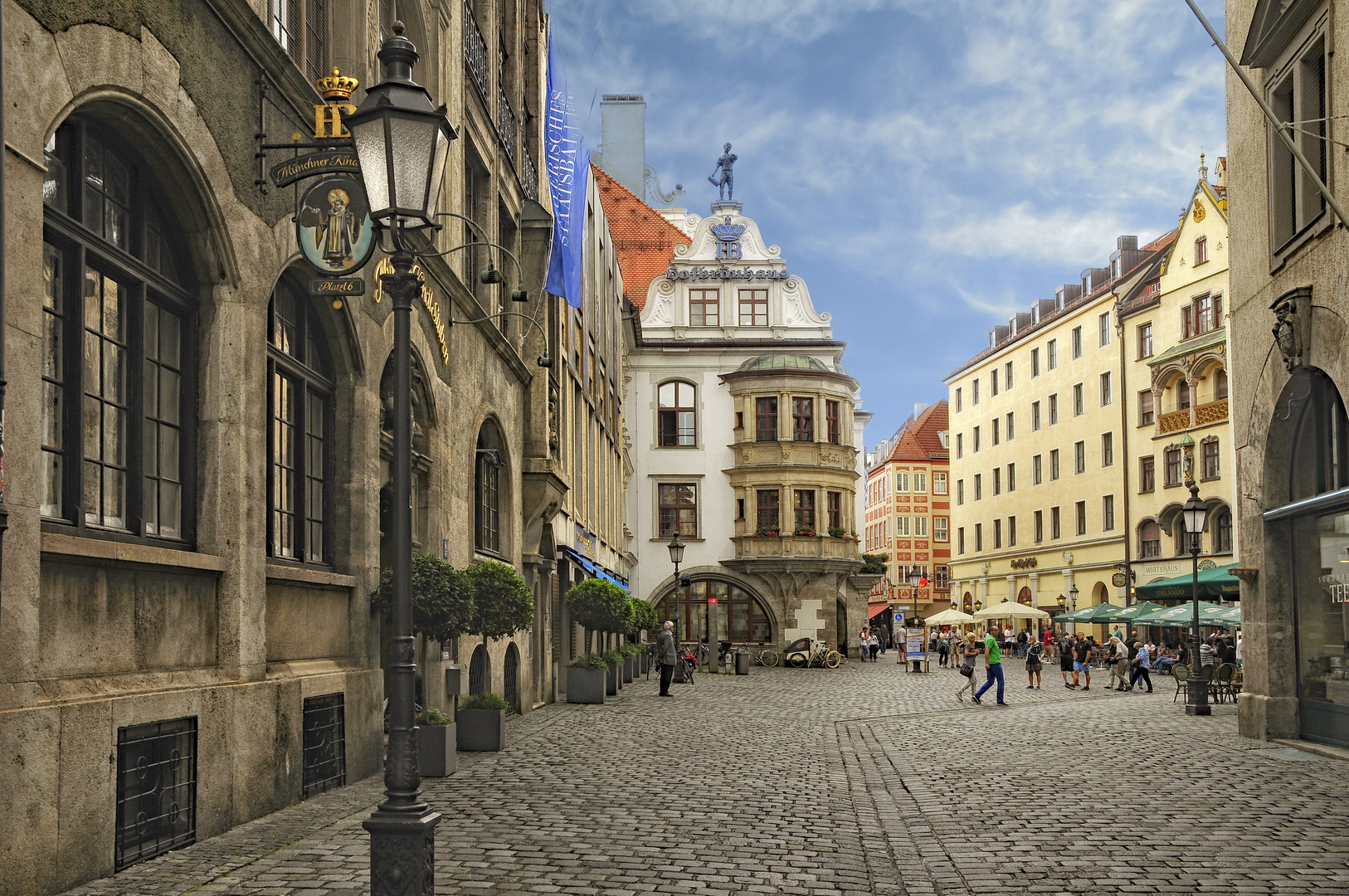 München Altstadt Foto & Bild | people, altstadt, fassaden Bilder auf ...