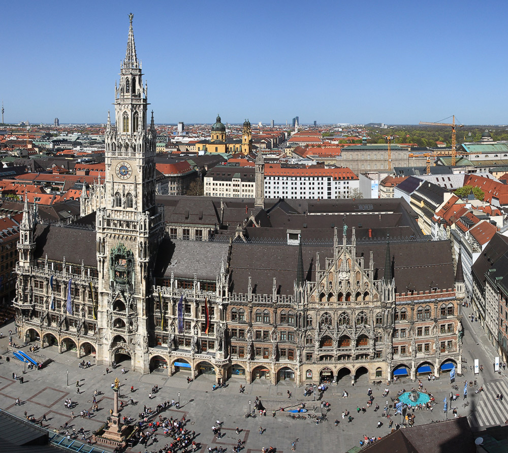 Münchner Rathaus und Marienplatz - sphärisch Foto & Bild | natur ...