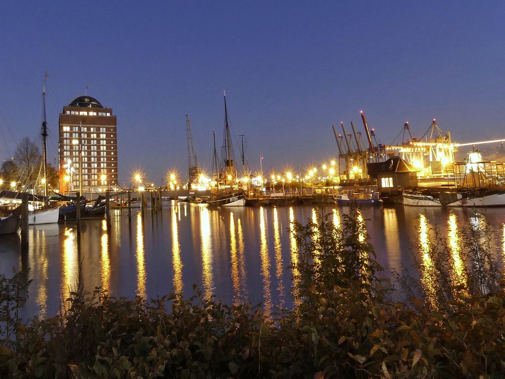 Museumshafen am Abend Foto & Bild | deutschland, europe, hamburg Bilder ...