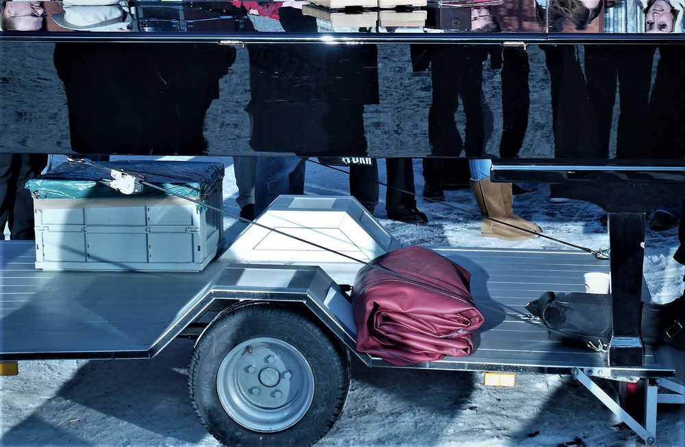 musikalisches Spiegelkabinett auf Rädern Foto & Bild | streetfotografie mit menschen ...