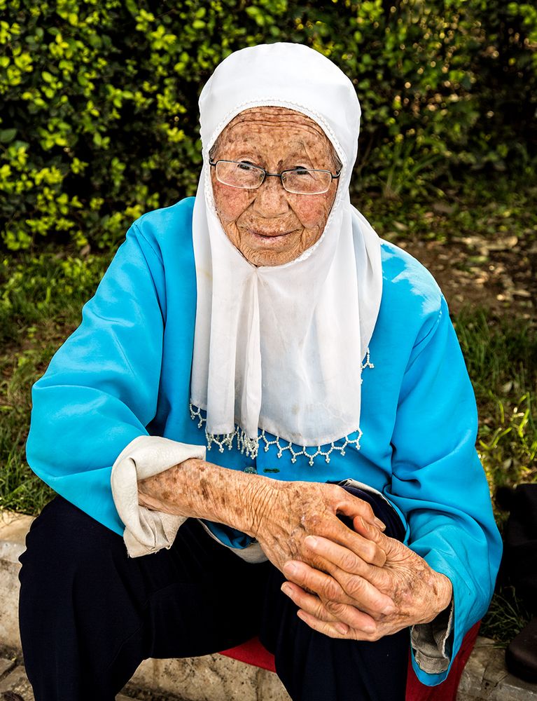 Muslima in Blau-Weiß Foto & Bild | blue, china, people Bilder auf ...