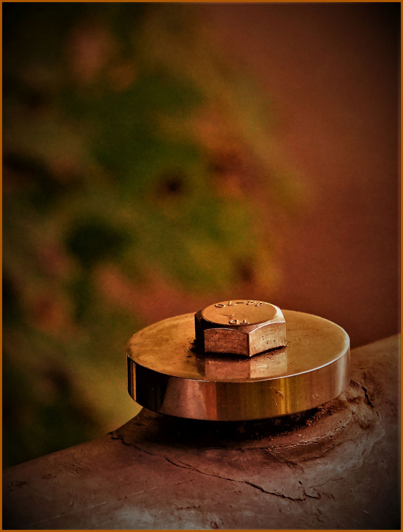 Mutter mit Deckel Foto & Bild | industrie und technik, technik-details ...