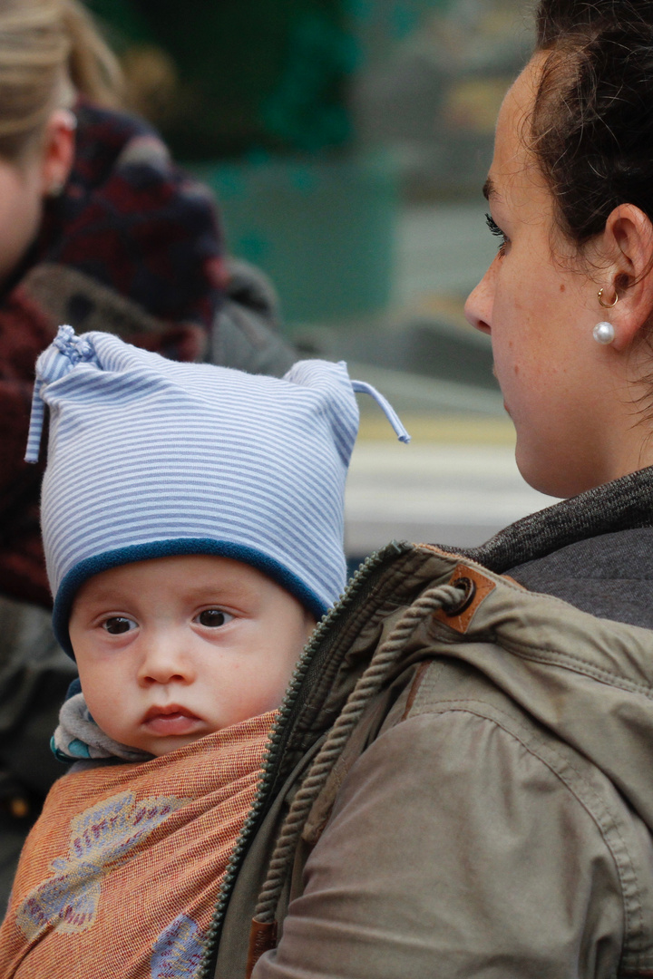 Mutter mit Kind Foto & Bild | people, street, dokumentation Bilder auf ...