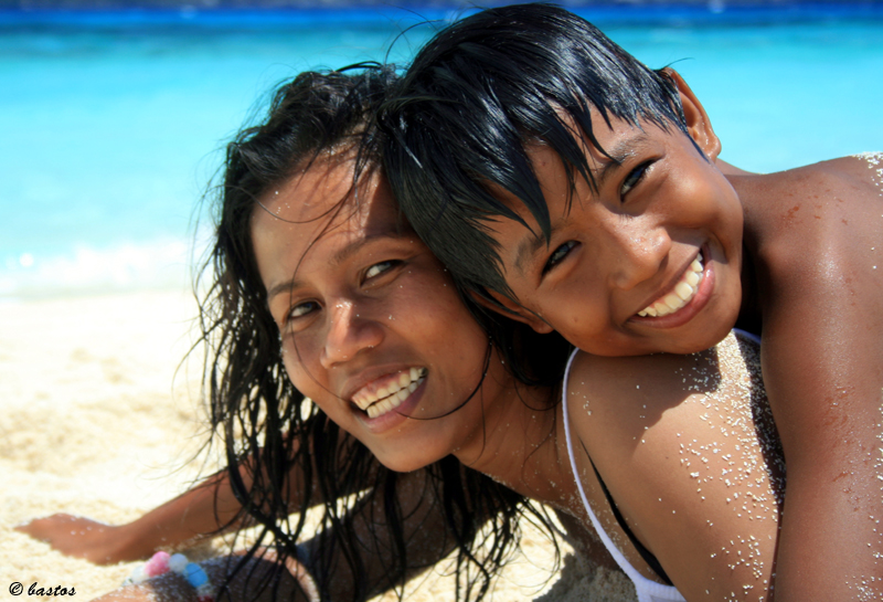 Mutter und Sohn geniessen die Sonne, White Island, Camiguin, Philippines Foto & Bild ...