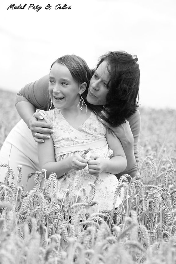 Mutter und Tochter im korn Feld Foto & Bild | erwachsene menschen, kinder und erwachsene ...