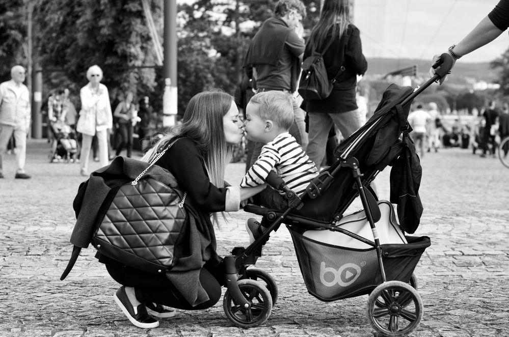 Mutterliebe Foto & Bild | streetfotografie mit menschen, kommunikation ...