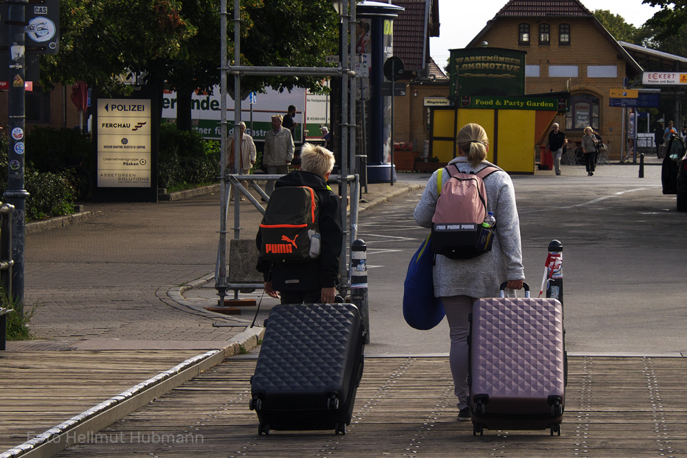 MV - VIELE VERLASSEN DAS LAND Foto & Bild | world, bahnhof, menschen ...
