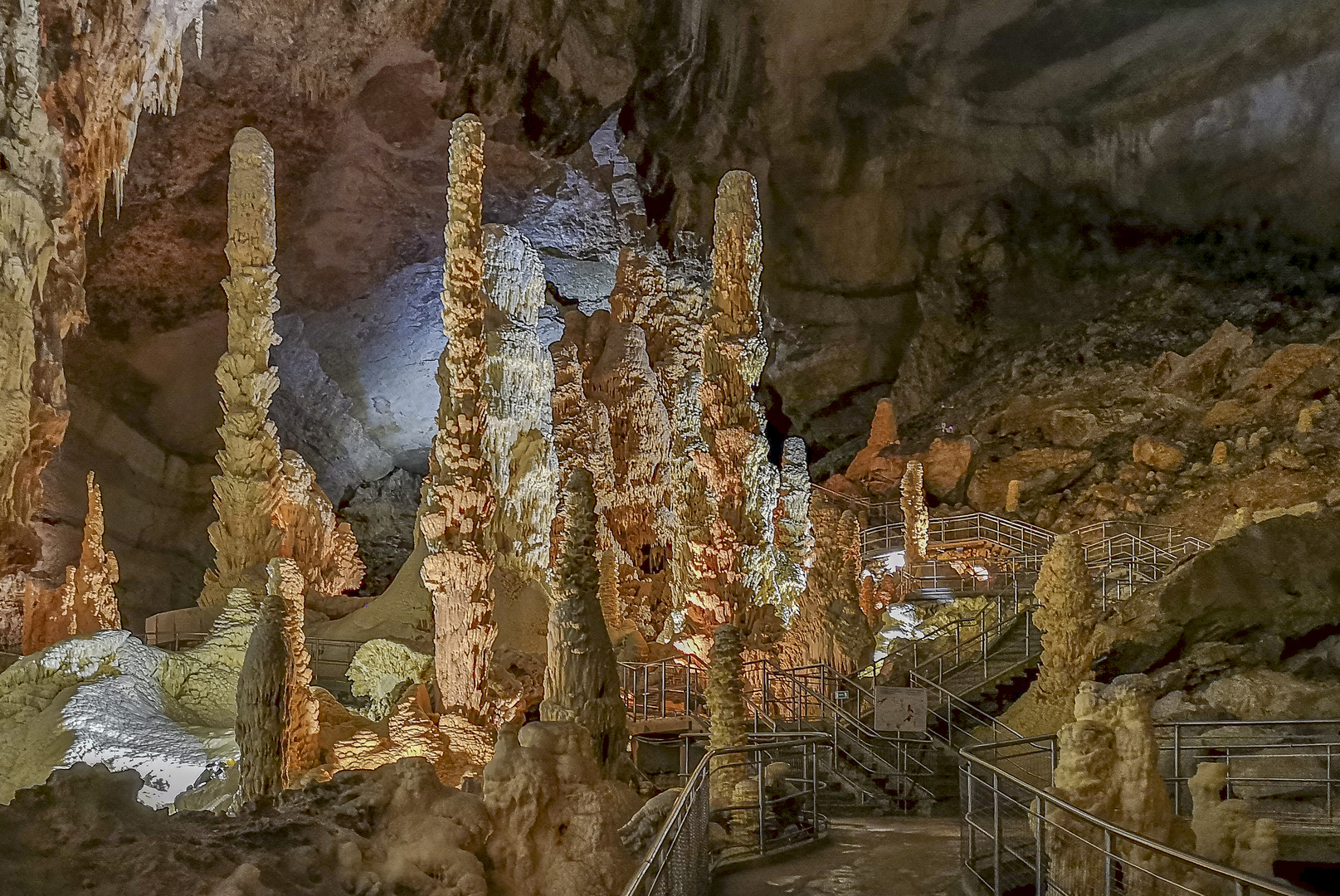 My preferred places - Frasassi caves 02 Foto % Immagini| europe, italy ...