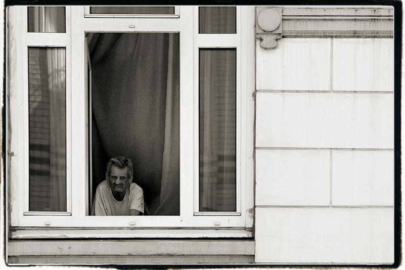 Nachbarn... oder: wo die einsamkeit zuhause ist Foto & Bild | erwachsene, alltagsereignisse ...