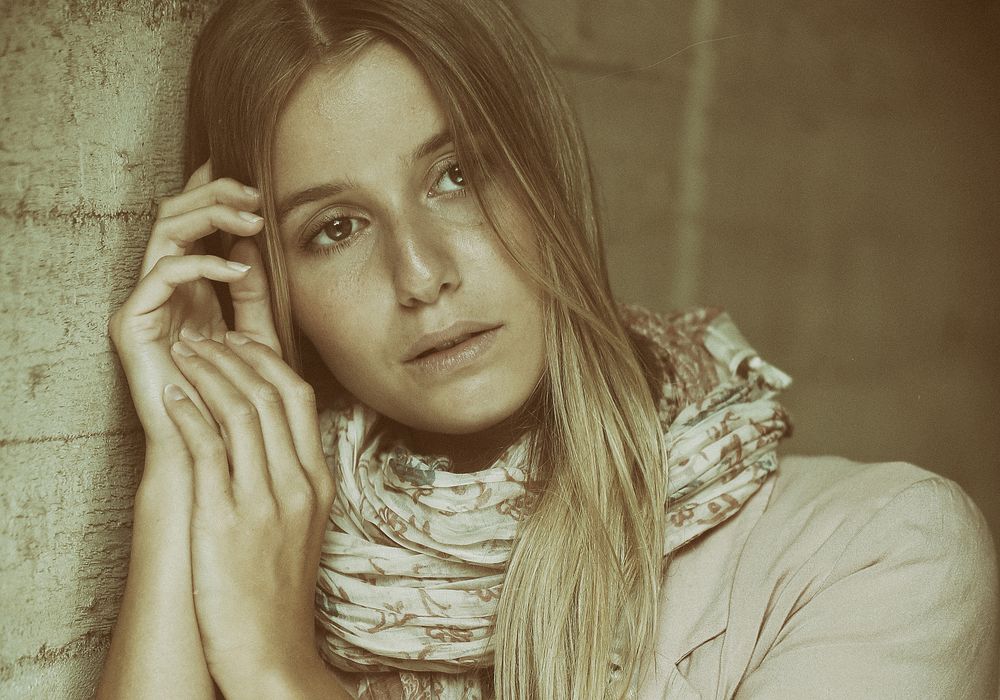 Nachdenklich Foto & Bild | portrait, portrait frauen, outdoor Bilder ...