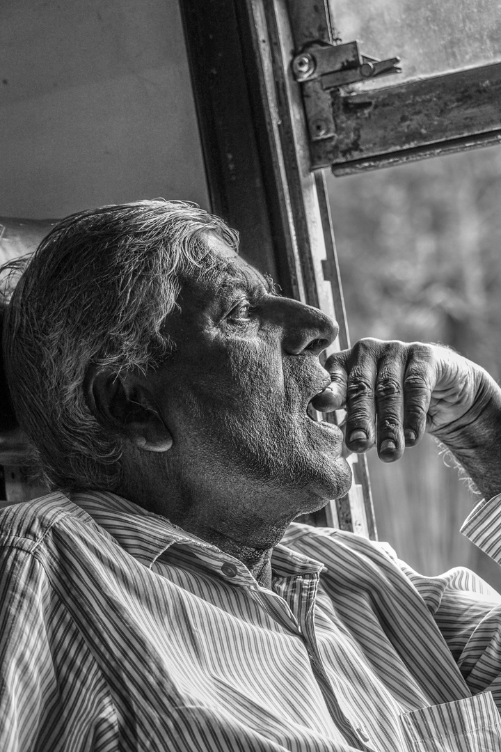 Nachdenklich Foto & Bild | erwachsene menschen, portrait, streetfotografie mit menschen Bilder ...