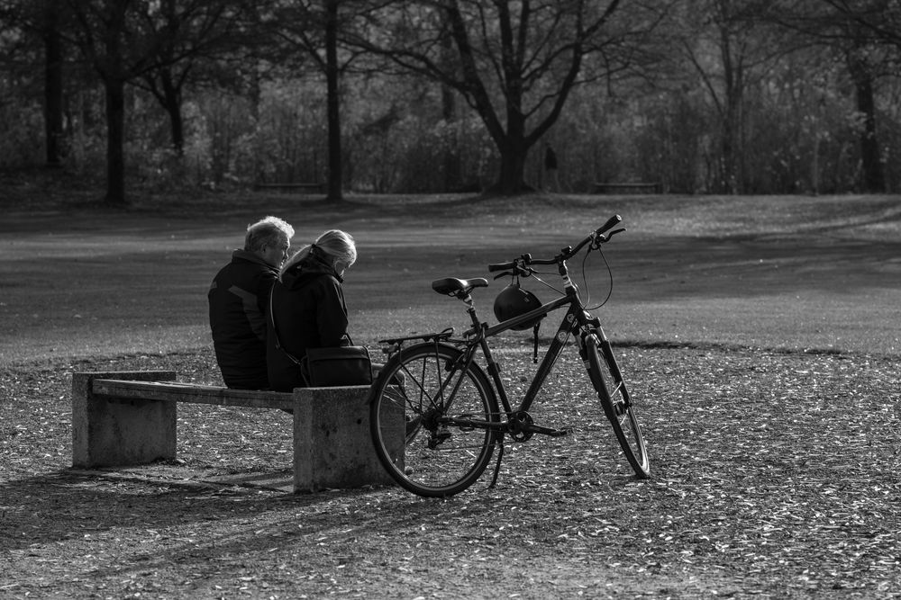 Nachdenklich Foto & Bild | leica m 10 monochrom, menschen, erwachsene ...