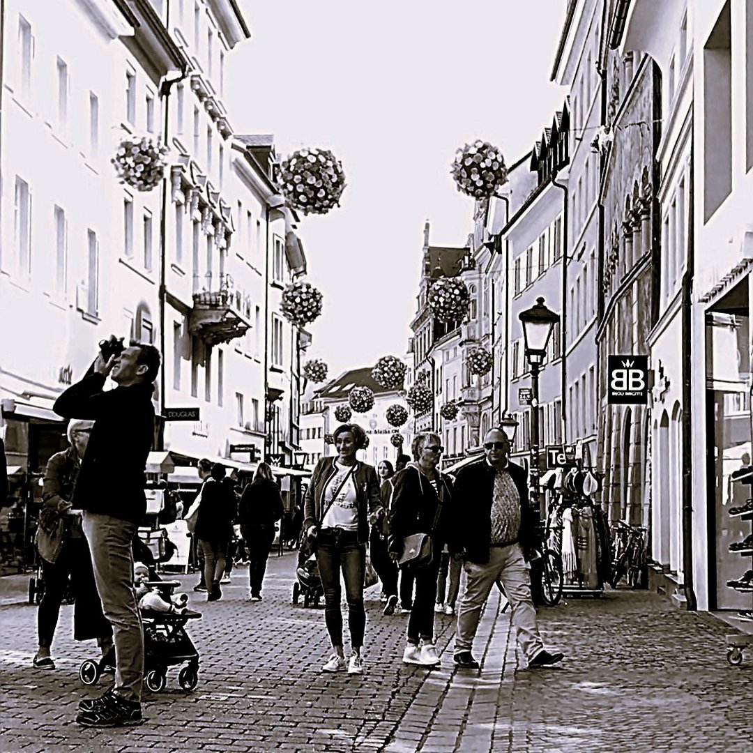 Nachsicht bei der Durchsicht Foto & Bild | erwachsene menschen, streetfotografie mit menschen ...