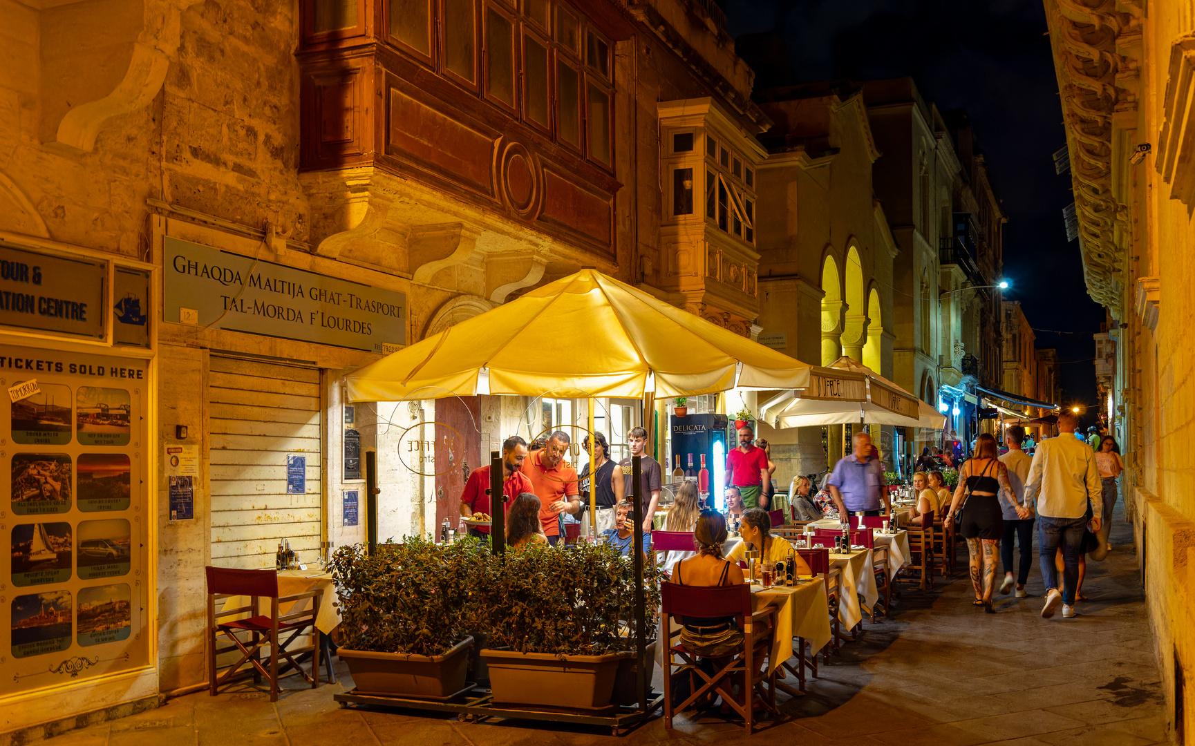 Nachtleben - Valletta Foto & Bild | europe, menschen, malta Bilder auf ...