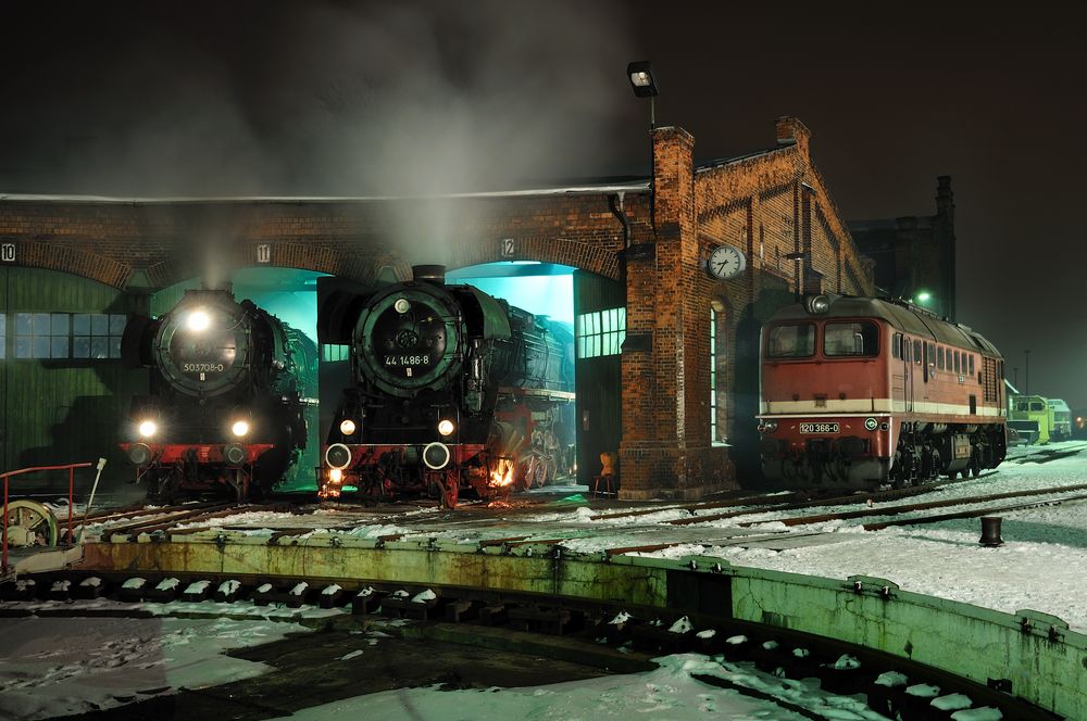 Nachts im winterlichen Dampflok Bw Foto & Bild | historische ...