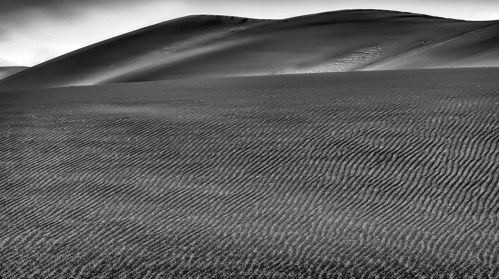 Namib: monochrome Strukturen Foto & Bild | sand, monochrome, noir et ...