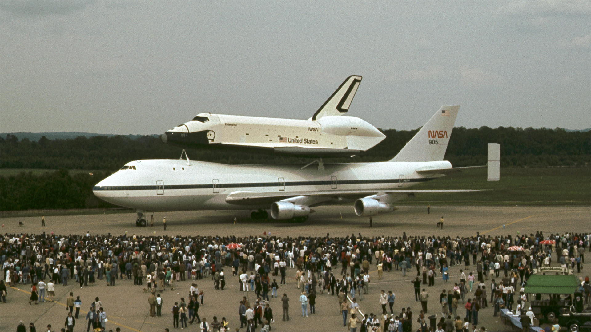 NASA Space-Shuttle Enterprise in Köln-Bonn Foto & Bild | raumfahrt ...