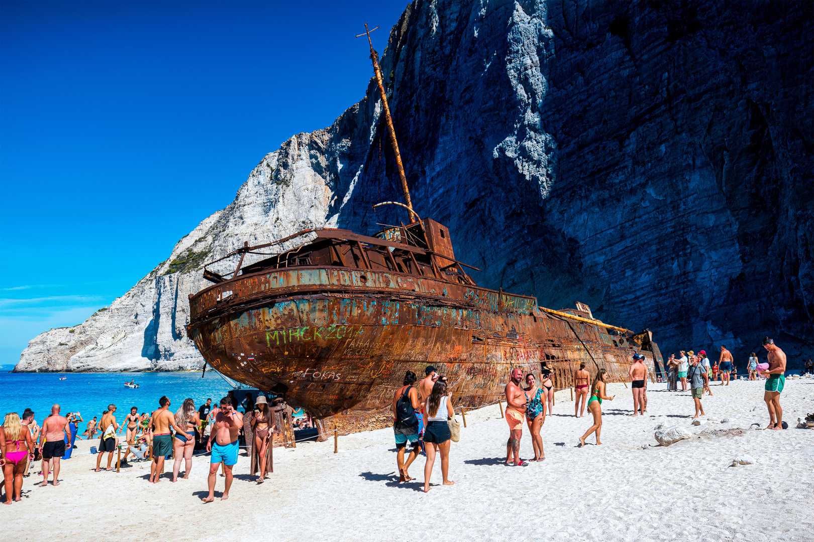 Navagio Beach mit Schiffswrack Foto & Bild | europe, greece, landschaft ...