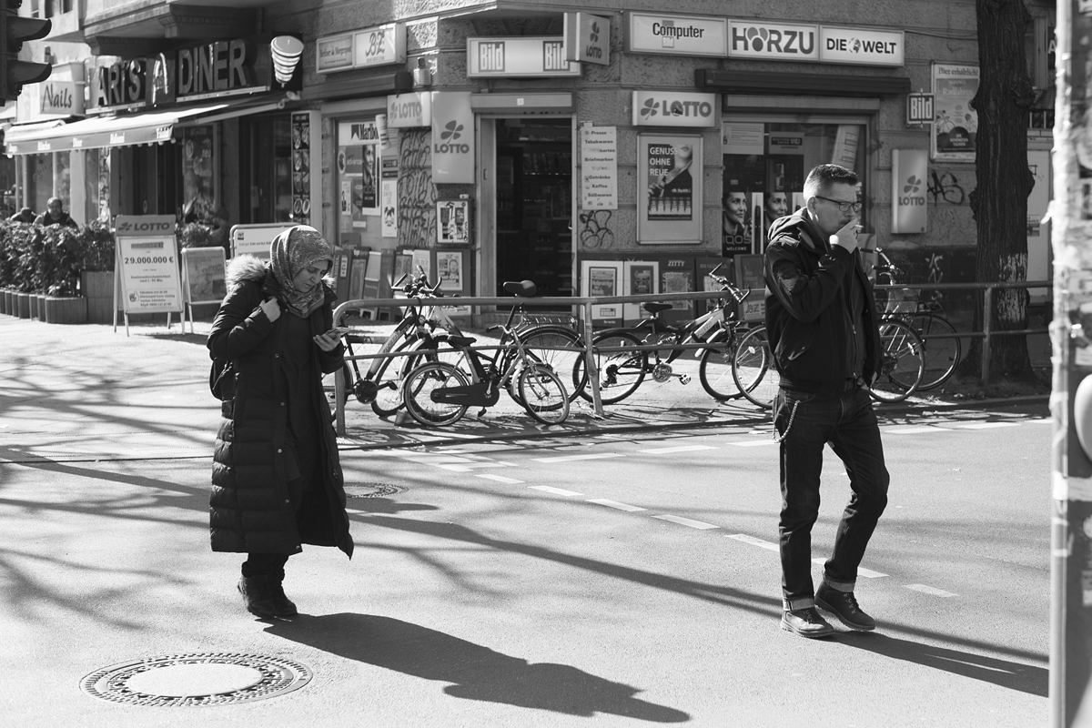 Nebeneinander Foto & Bild | erwachsene menschen, deutschland, europe ...
